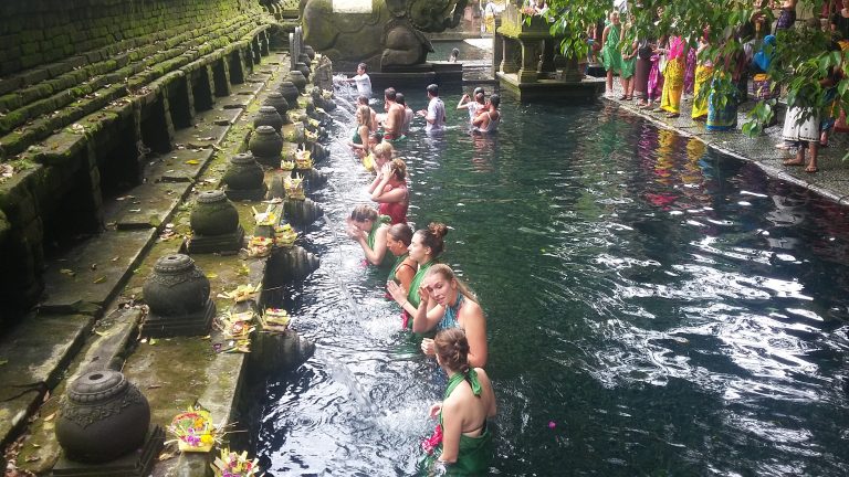 Holy Bathing & Historical Tour - Sai Bali Tours